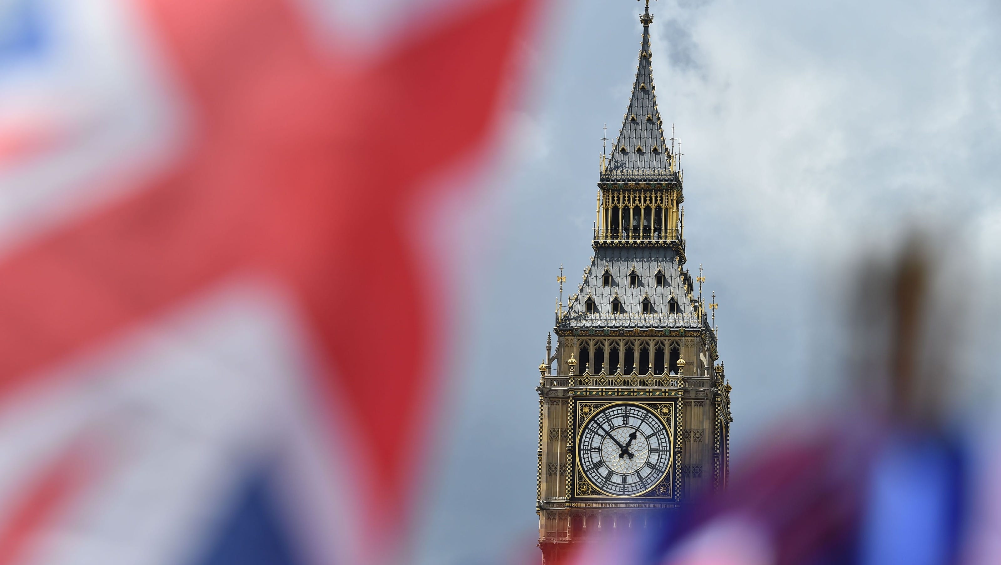 Noua tulpină SARS-CoV-2 blochează zborurile cu UK din Italia, Belgia ...