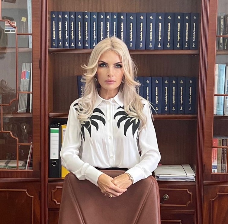 Laura Vicol, avocata penalilor a condus comisiile care au avizat ...